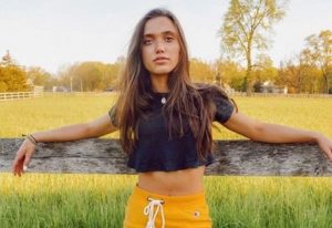 Hannah Meloche Height, Weight, Age, Bio, Wiki, Family, Boyfriend, Fact