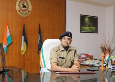Yathish Chandra Wiki (IPS) Age, Wife, Height, Biography & Family Facts