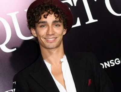 Robert Sheehan Height, Age, Wife, Biography, Family, Net worth & More
