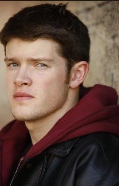 Alex MacNicoll Age, Height, Biography, Family, Girlfriend, Affairs & Wiki