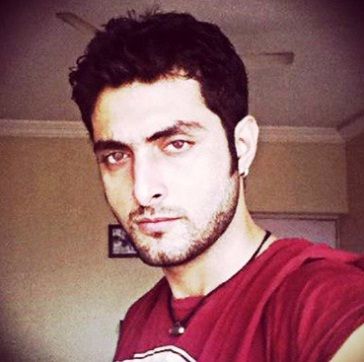 Aadil Khan (Shikara Actor) Wiki, Age, Height, Weight, Wife, Bio