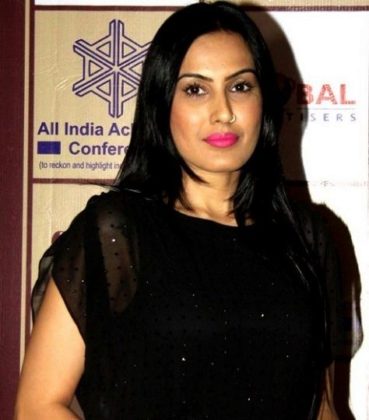 Kamya Punjabi Height, Weight, Age, Husband, Biography, Family, Facts