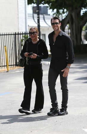Orianne Cevey Wiki, Age (Phil Collins' Ex-Wife) Kids, Net worth ...