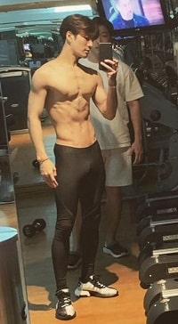 Jackson Wang Height, Weight, Age, Wife, Family, Biography & More