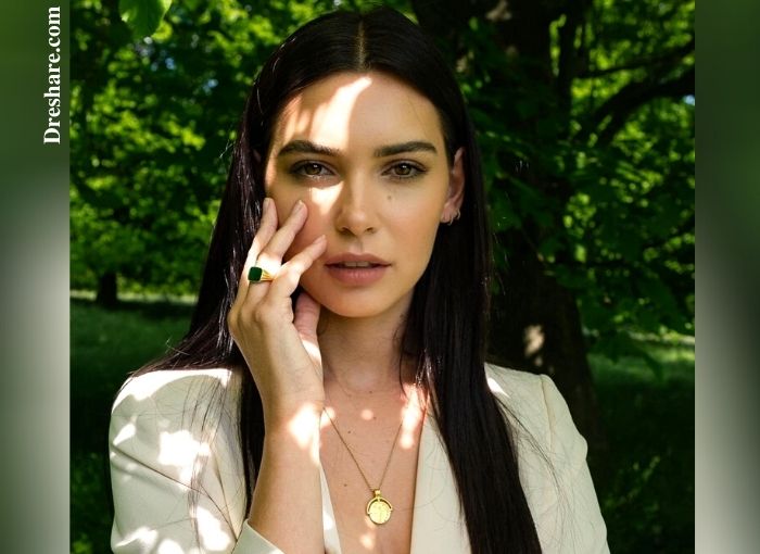 Caitlin Burles: Age, Height, Weight, Net worth, Boyfriend, Biography & More