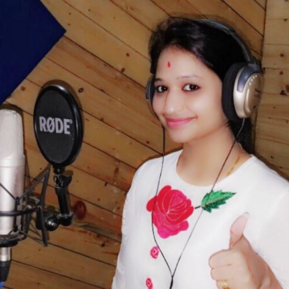 Renu Sharma (Singer) Wiki, Age, Husband, Net worth, Family, Biography ...