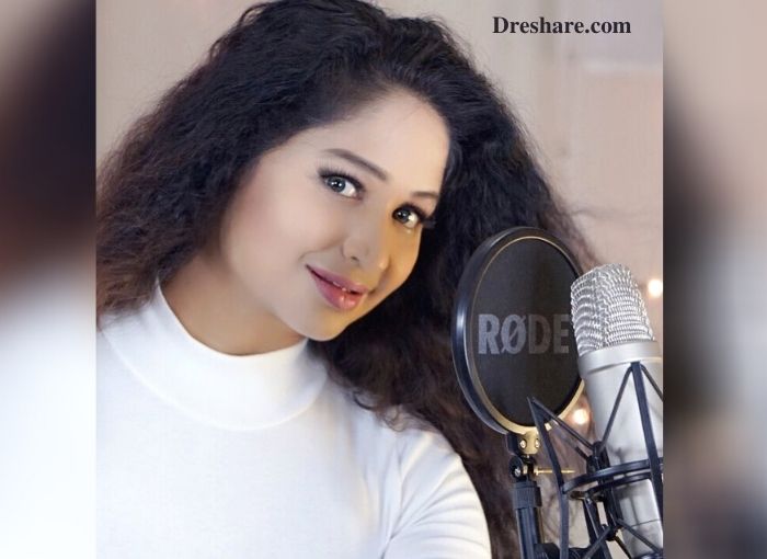 Renu Sharma (Singer) Wiki, Age, Husband, Net worth, Family, Biography ...
