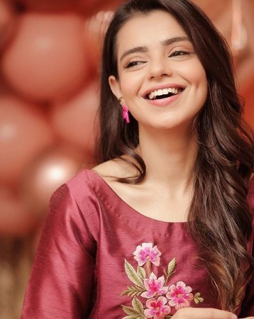 Srha Asghar Wiki, Age, Husband, Height, Net worth, Family, Biography & More