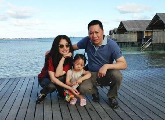 Who is Huang You Long? Wiki, Biography & Facts About Zhao Wei's Husband