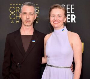 Who is Emma Wall? Wiki, Biography, Family & Facts About Jeremy Strong's ...
