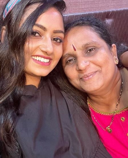 Likitha Murthy Wiki, Age, Husband, Height, Parents, Sister, Biography ...