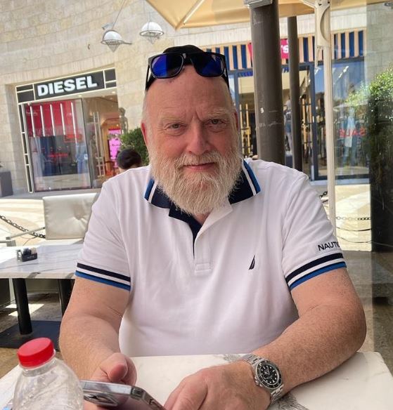 Michoel Schnitzler (Singer) Wife, Wiki, Death Reason, Age, Family, Net ...
