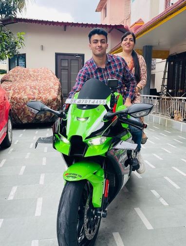 Agastya Chauhan Wiki (Pro Rider 1000) Age, Girlfriend, Family, Death ...