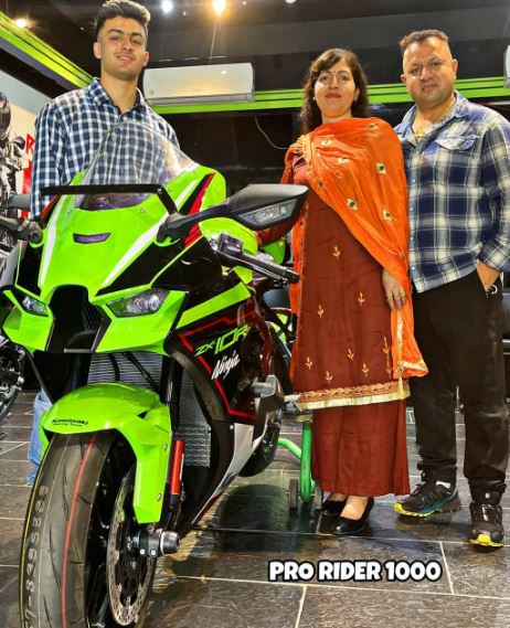 Agastya Chauhan Wiki (Pro Rider 1000) Age, Girlfriend, Family, Death ...