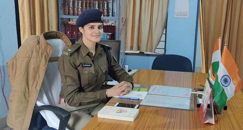 Navjot Simi (IPS Officer) Biography, Age, Husband, Parents, Education ...