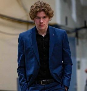 Oliver Bonk Height, Weight, Age, Parents, Girlfriend, Net worth ...
