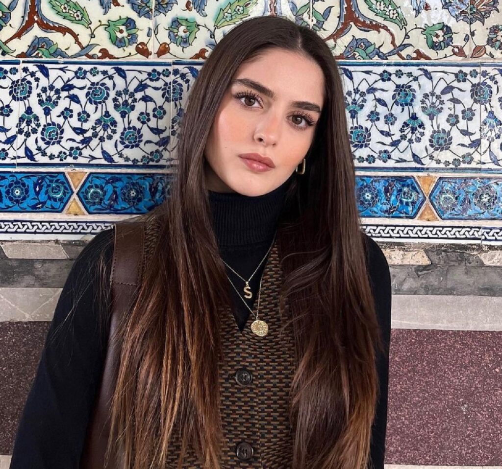Selen Özbayrak Wiki, Age, Height, Net Worth, Boyfriend, Family ...