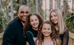 Orlando Davis Age, Wife, Family, Kids, Biography, Wiki, Net Worth ...