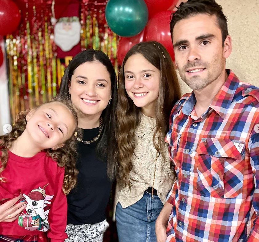 Ezequiel Luna Height, Weight, Age, Wife, Kids, Family, Net Worth ...